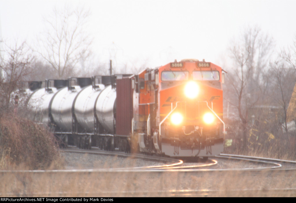 BNSF 5866